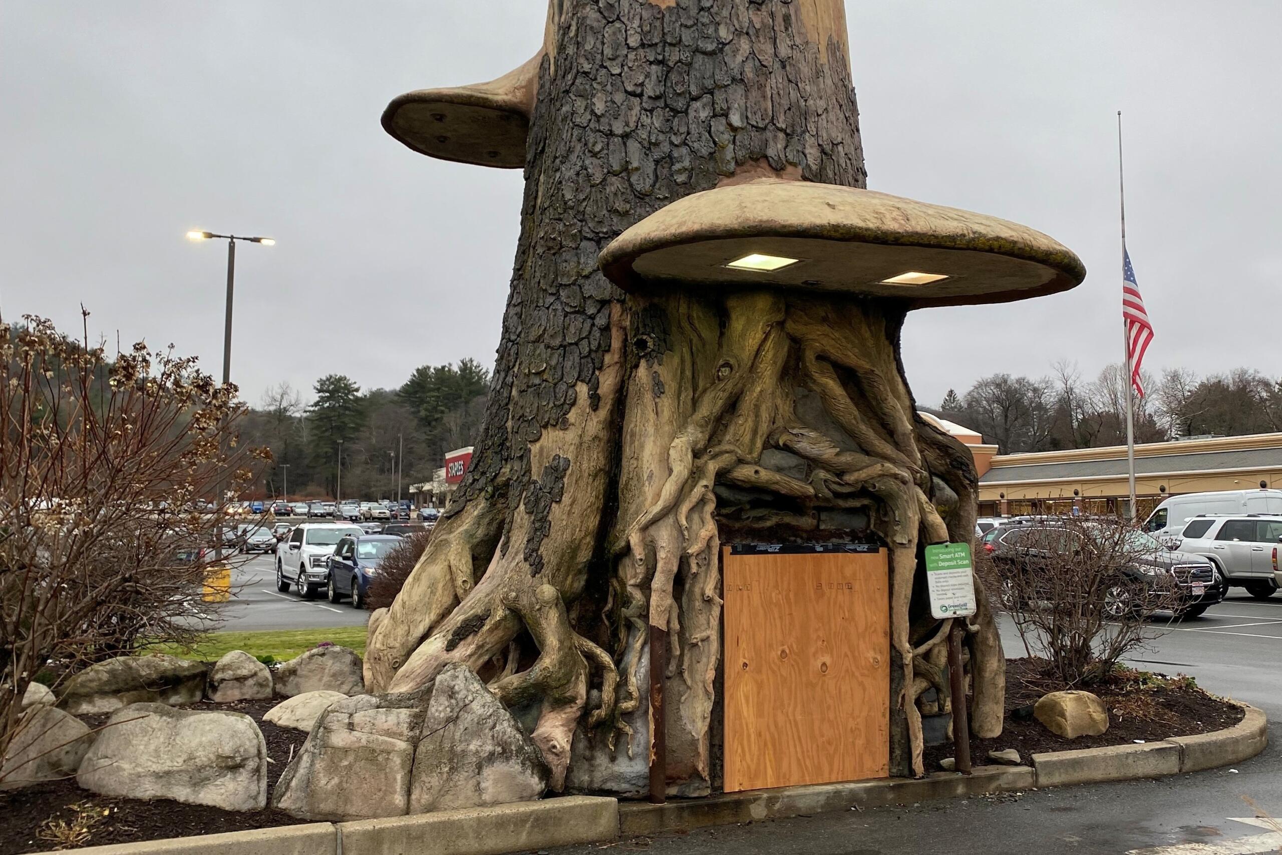 ATM tree robbed, over $100K missing - Franklin County Now